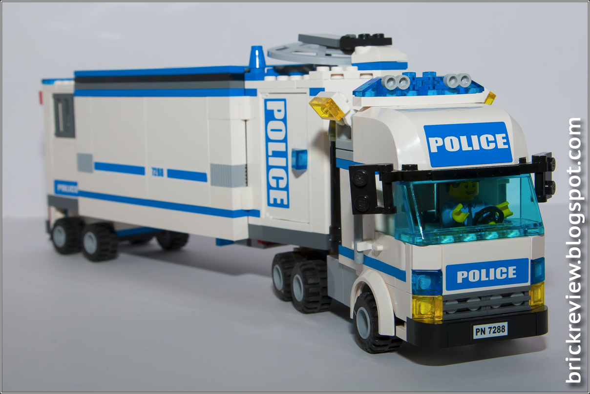 Brickreview: LEGO 7288: Unita' mobile della Polizia
