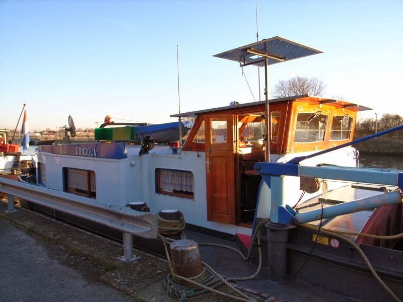 La Transformación de una Barcaza a un hogar por BBVH Arquitectos