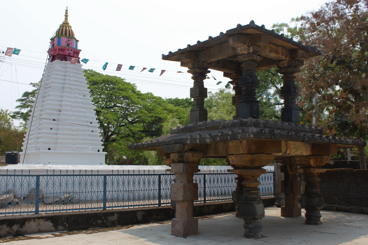 Journeys across Karnataka: Swayambhu Devalayam, Warangal fort