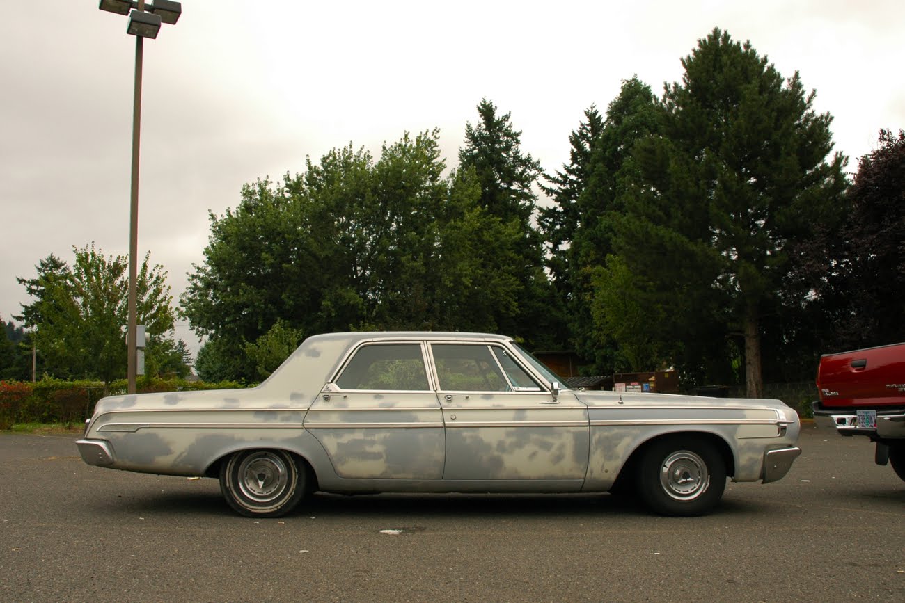OLD PARKED CARS.: 1964 Dodge Polara 500.