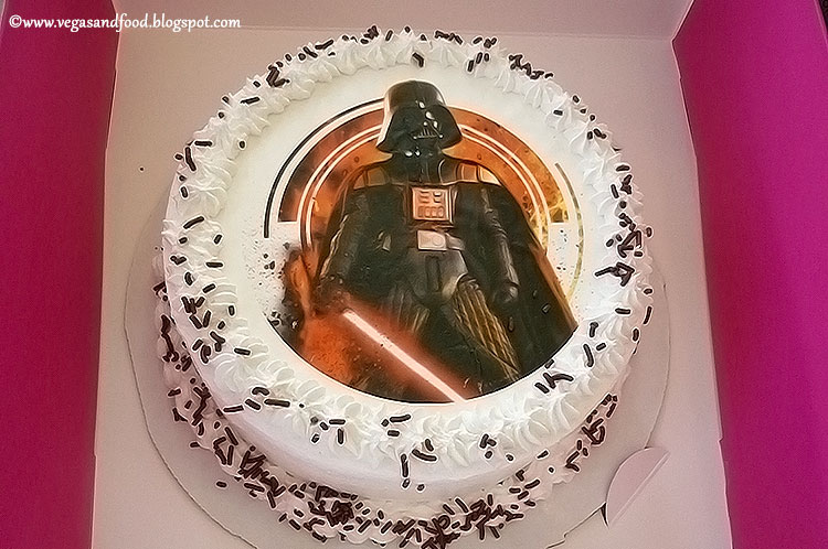 fro-yo cakes at Menchie's in Encino - Vegas and Food