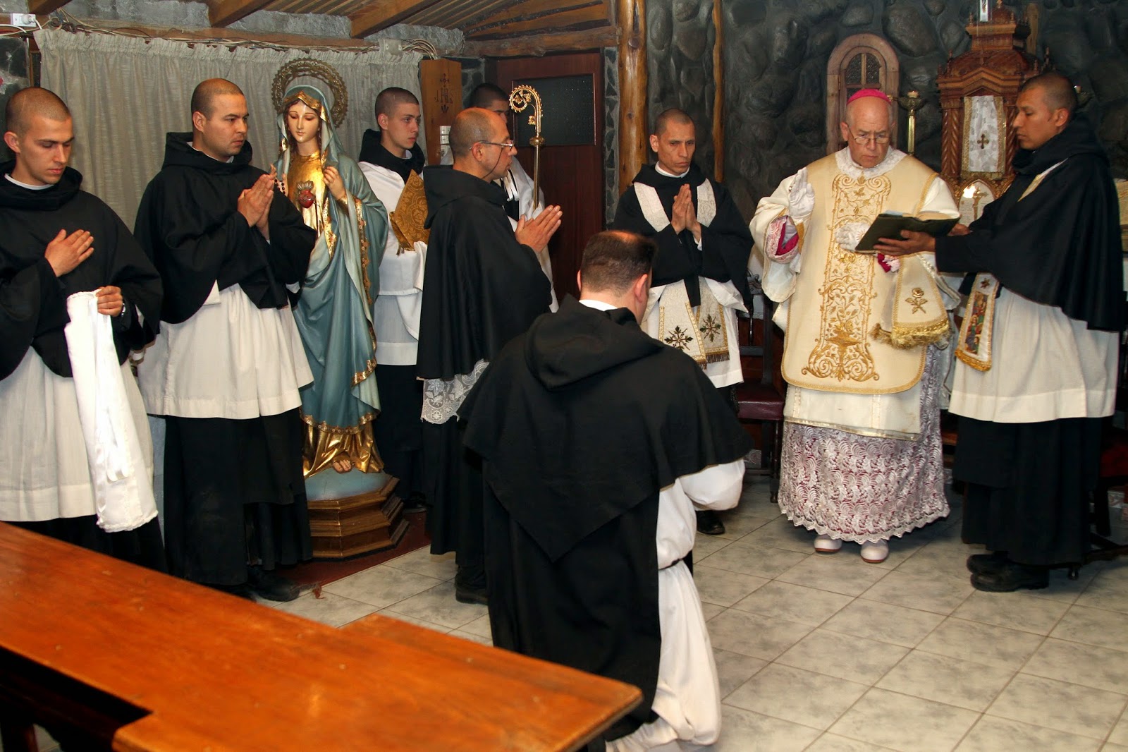 Compañia de Jesús y de María: Ordenación a la 1ra. Tonsura y Diaconado