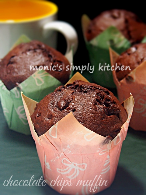 Resep Chocolate Chips Muffin - Monic's Simply Kitchen