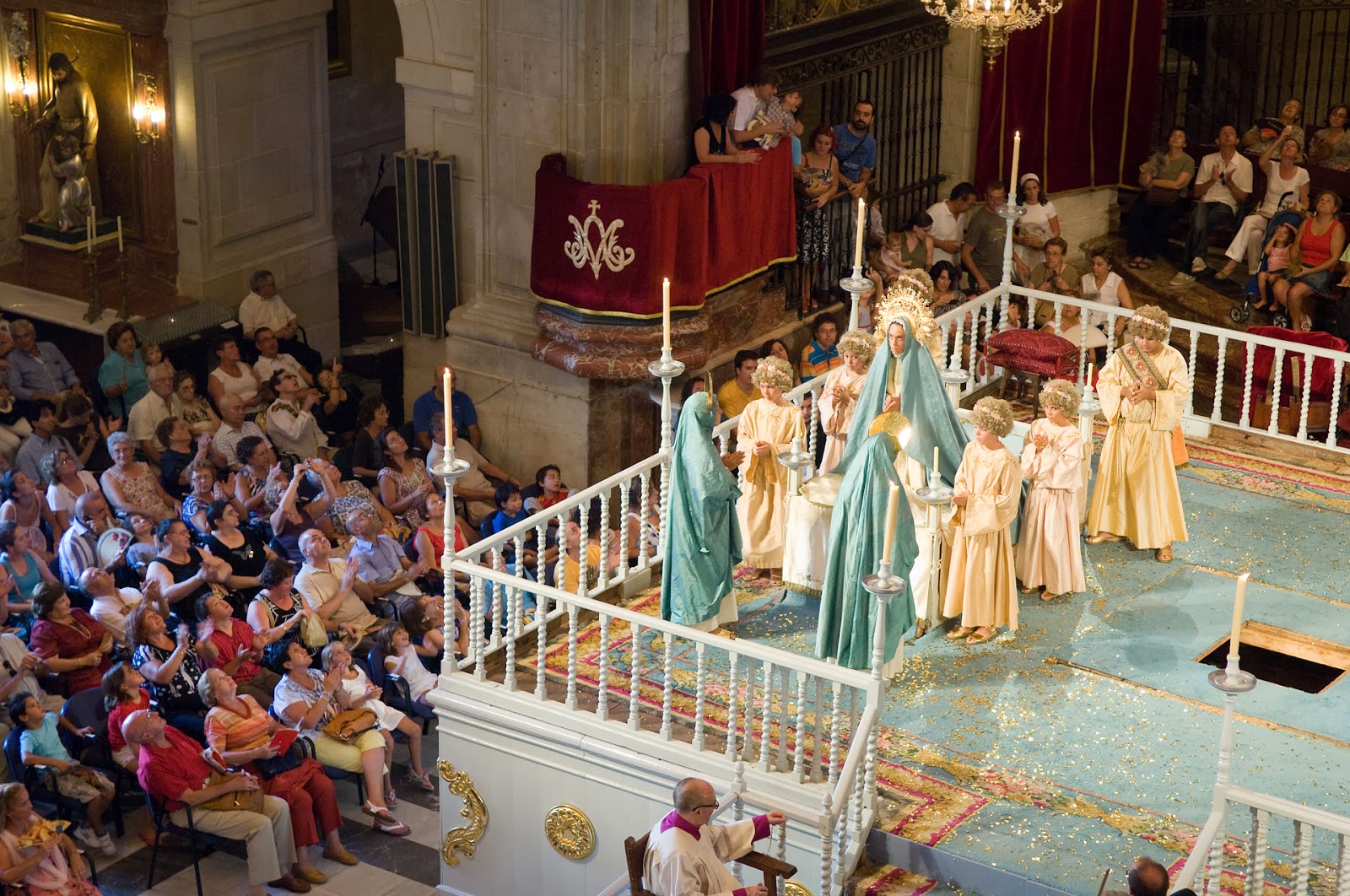 Gênero Teatral De Origem Medieval - RETOEDU