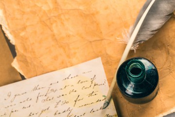 Pluma - SHE WRITES FOR THE MOON