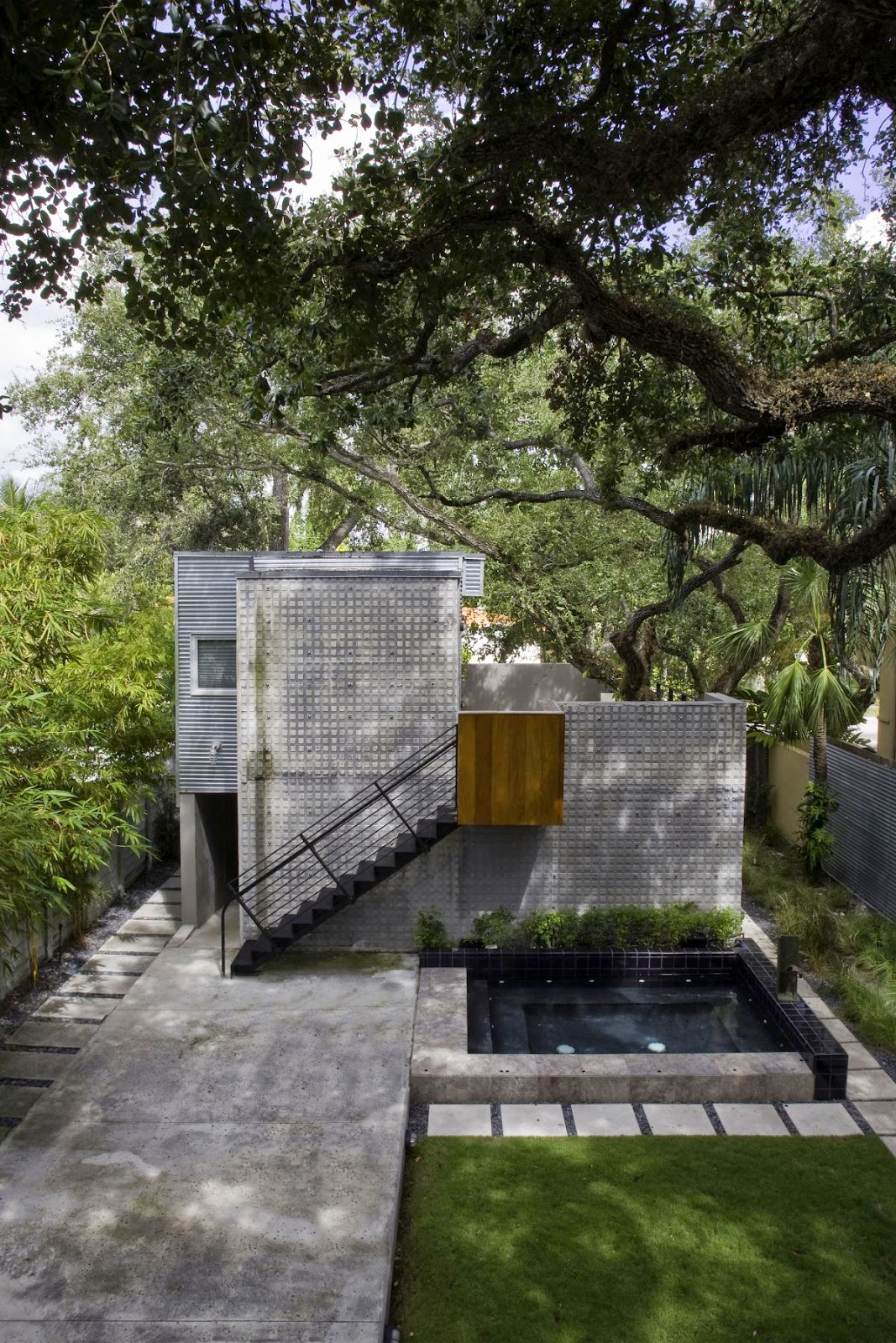 Foto Rumah Box minimalis Casa Grove I by MATEU Architecture - MEGATruss ...