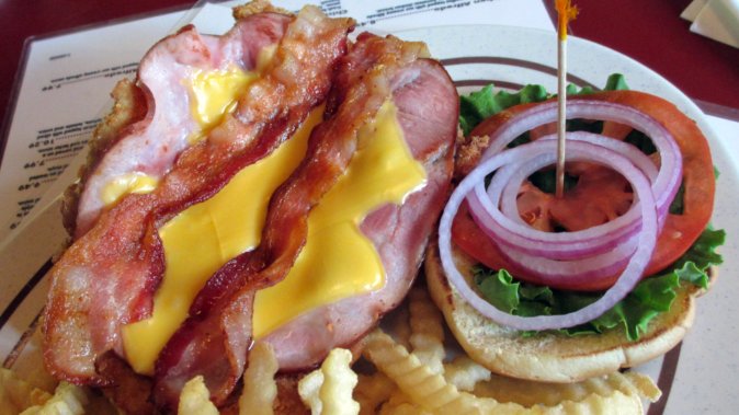 Des Loines: Gasthaus Bar in Cherokee & the Wholly Pig