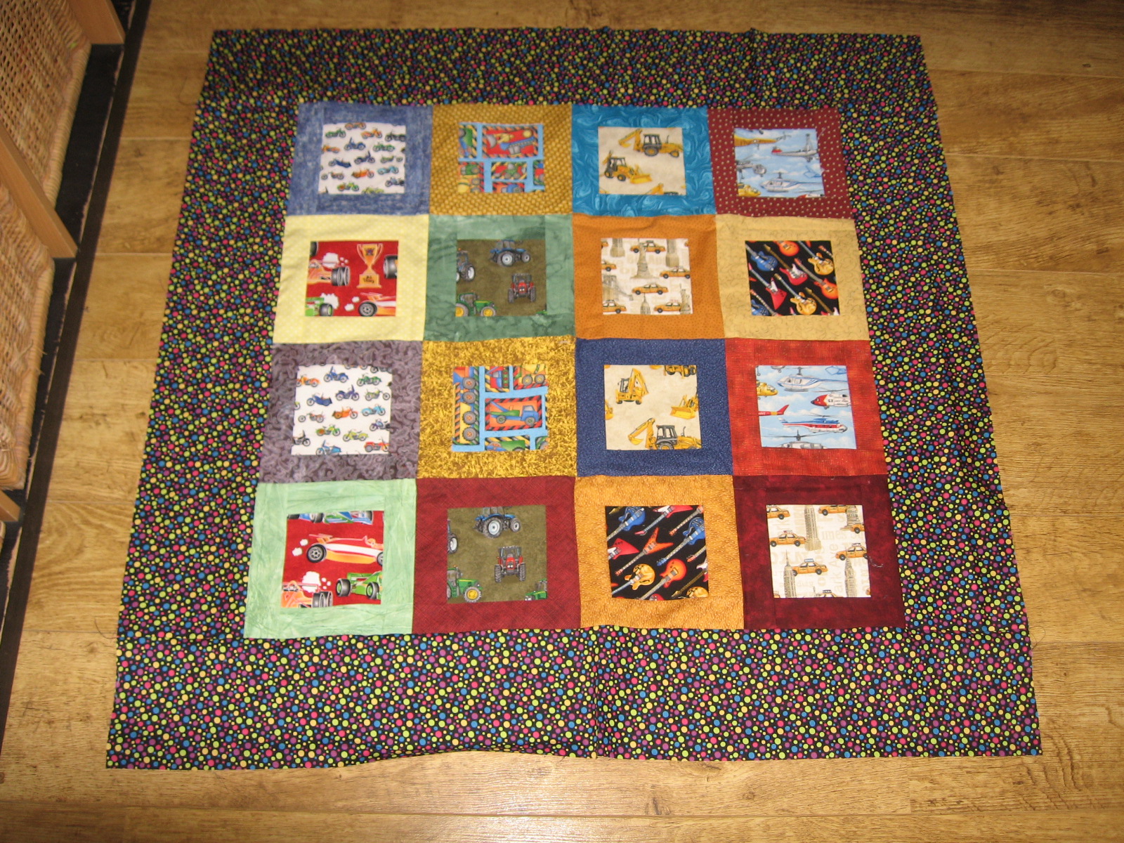 Kate's Quilting (and other arty stuff): Polka-dotty Linus Quilt