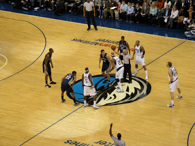 8 Cara Melakukan Jump Ball Dalam Permainan Bola Basket - Tips Pedia