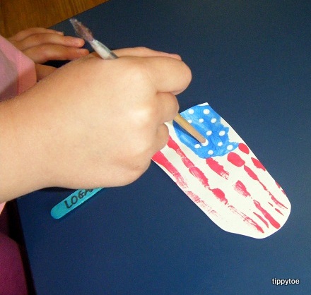 Tippytoe Crafts: Flag Handprints