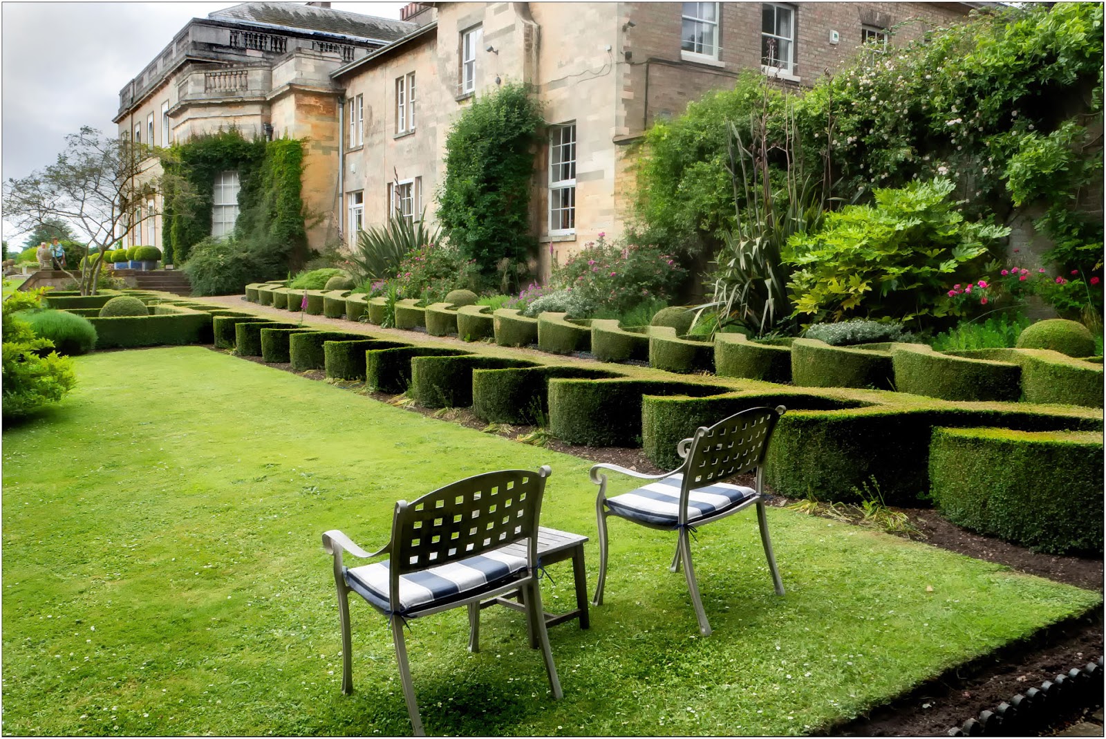 Lincolnshire Cam: Hackthorn Hall Summer Open garden. (Set1 of 2)