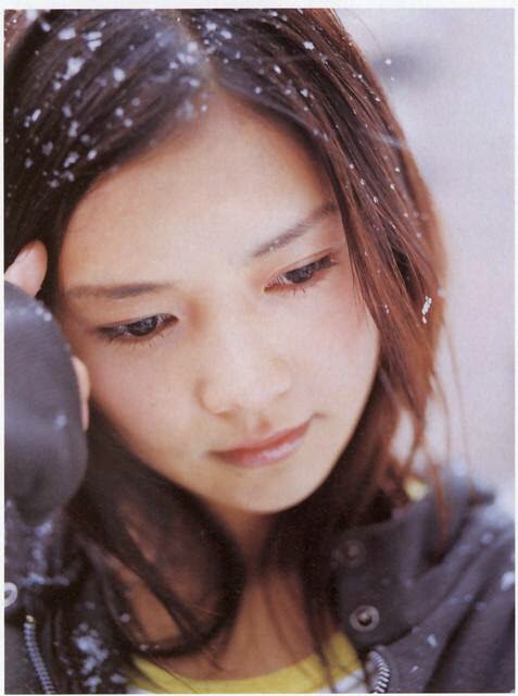 Devikks Blog: All About YUI YOSHIOKA (Biografi YUI)