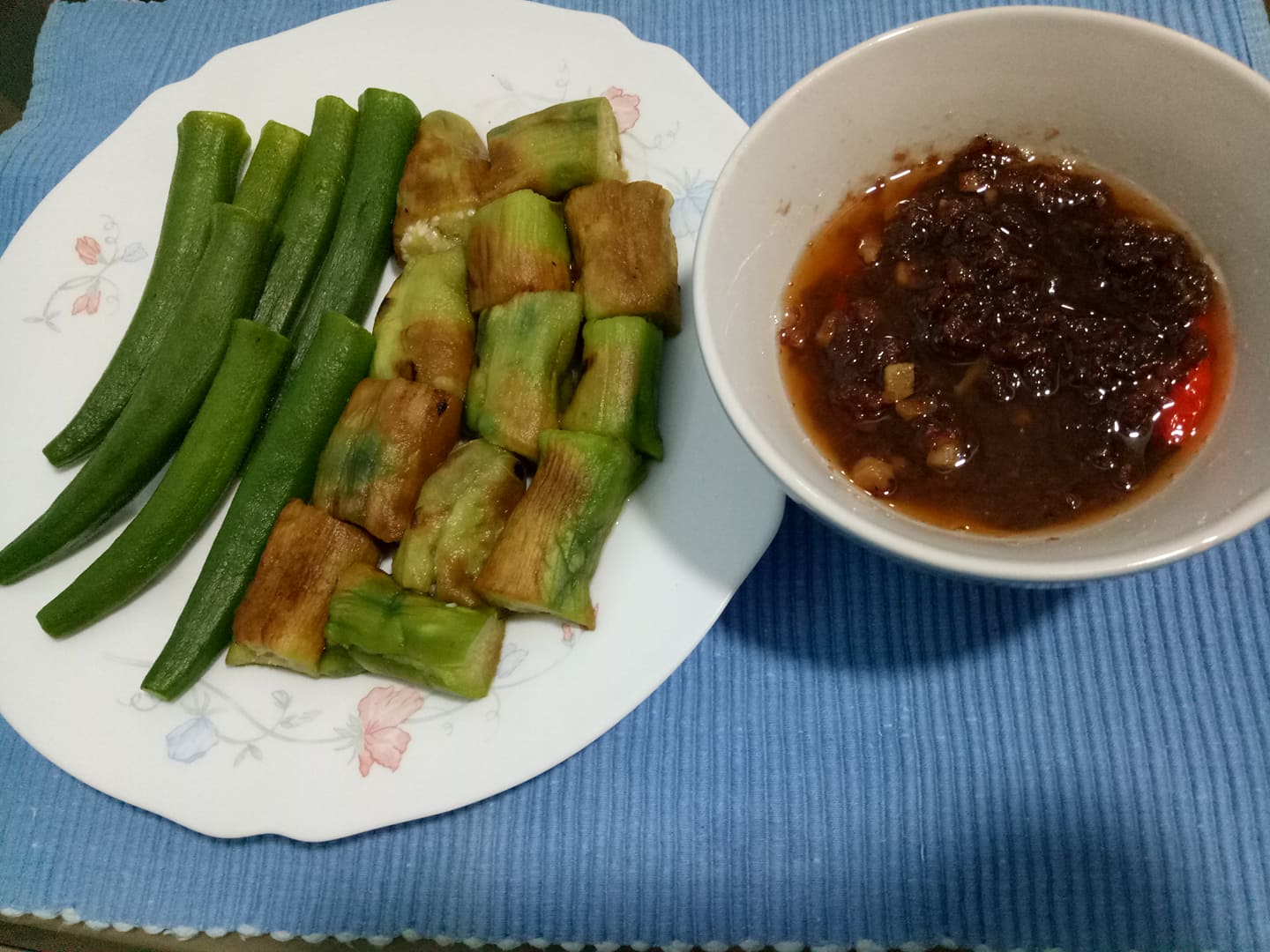 Lia's Food Journey: Steamed Bangus And Fried Chicken Ala Max's