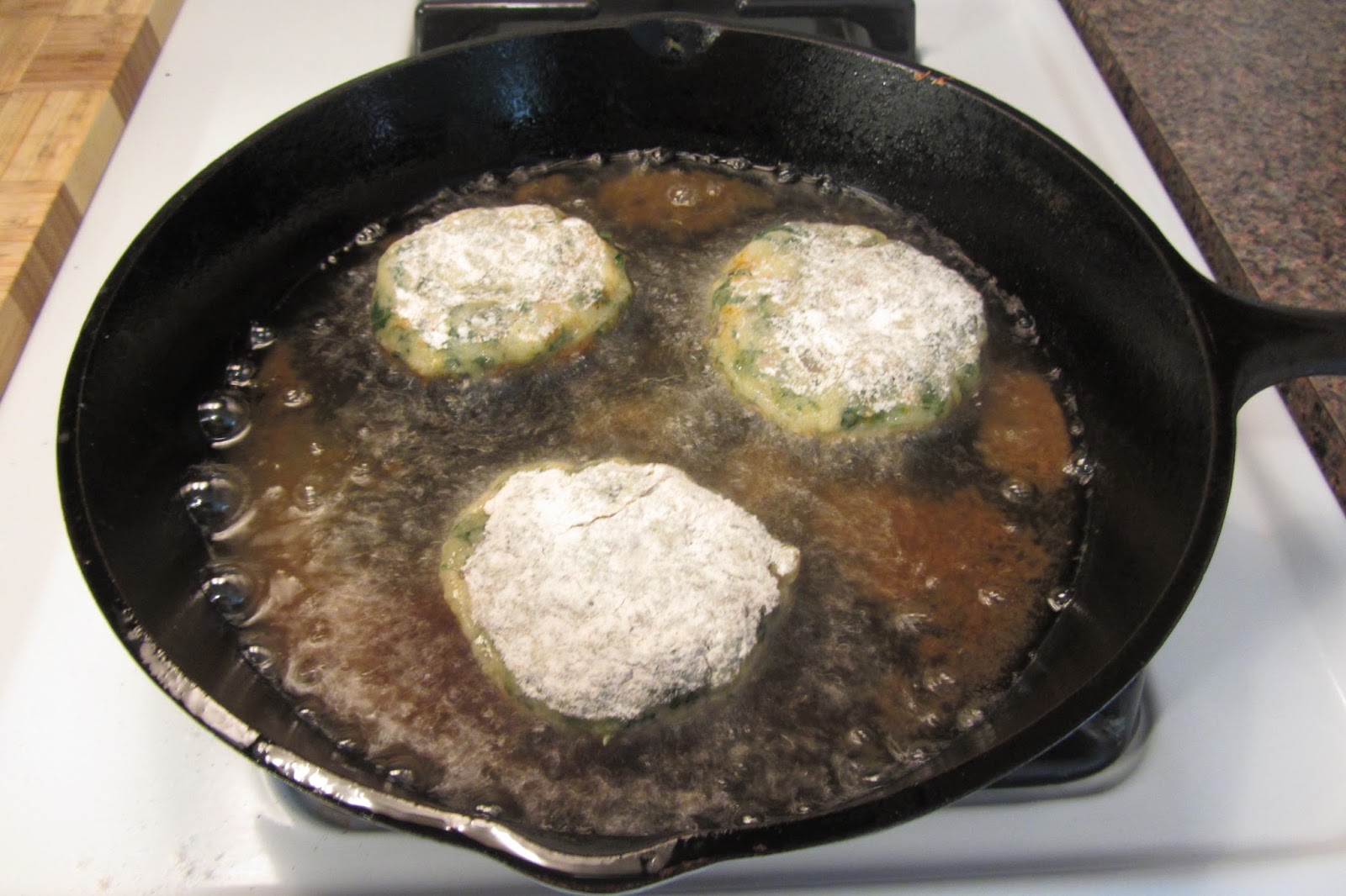Two Azorean Chicks: Fusion Friday - Couve Fritters