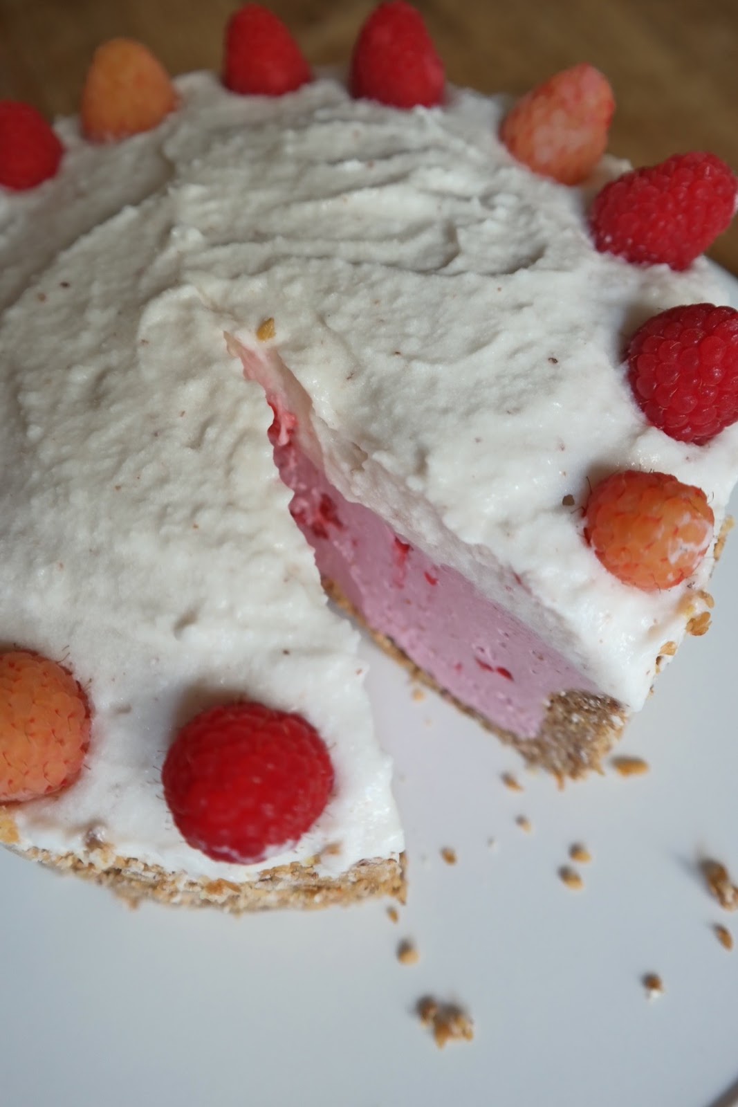 wholegraci.: raw vegan deep-dish raspberry & coconut cream pie