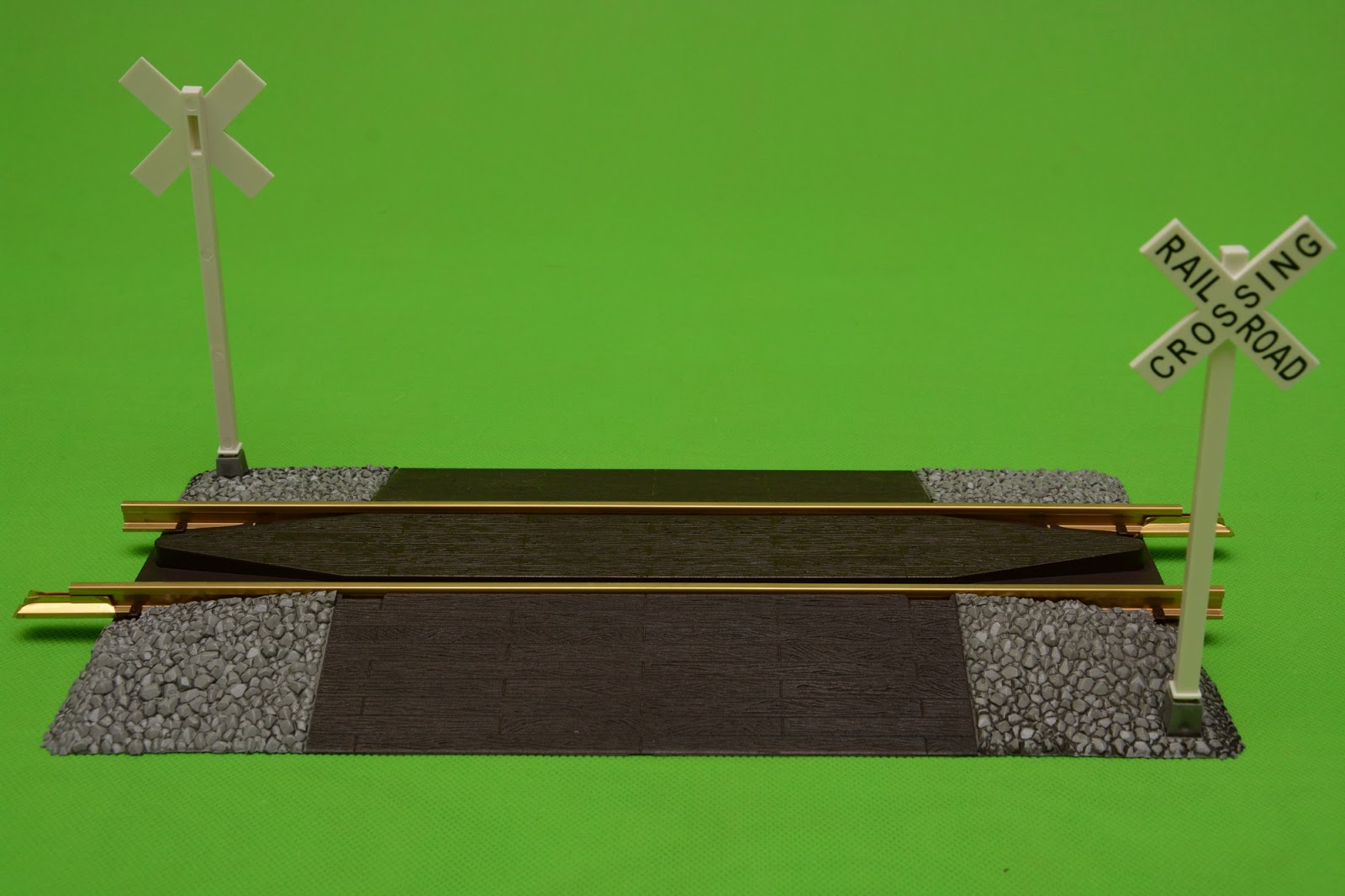 My Miniature Worlds: Piko 35281, G-scale rerailer/grade crossing with track