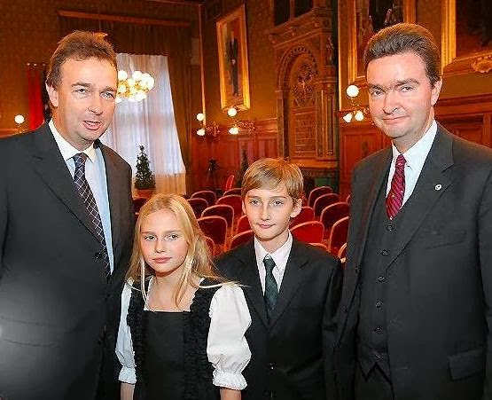 Royalty & Pomp: 10/18/13