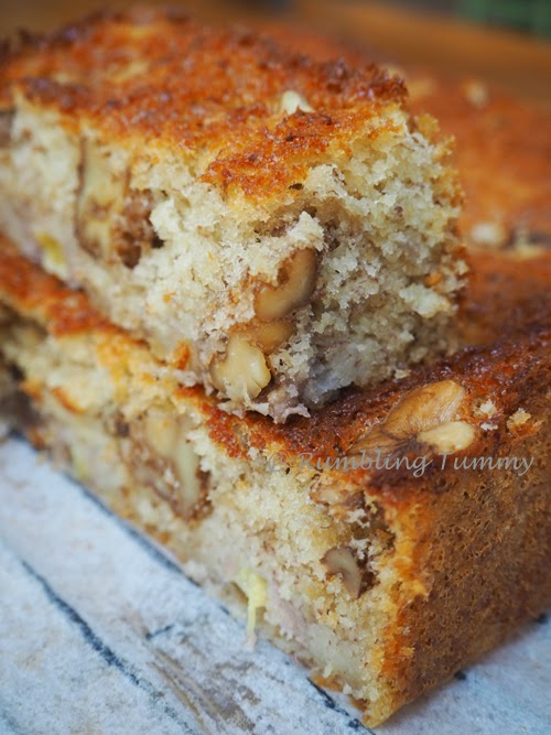 Rumbling Tummy: Banana Walnut Sponge Cake