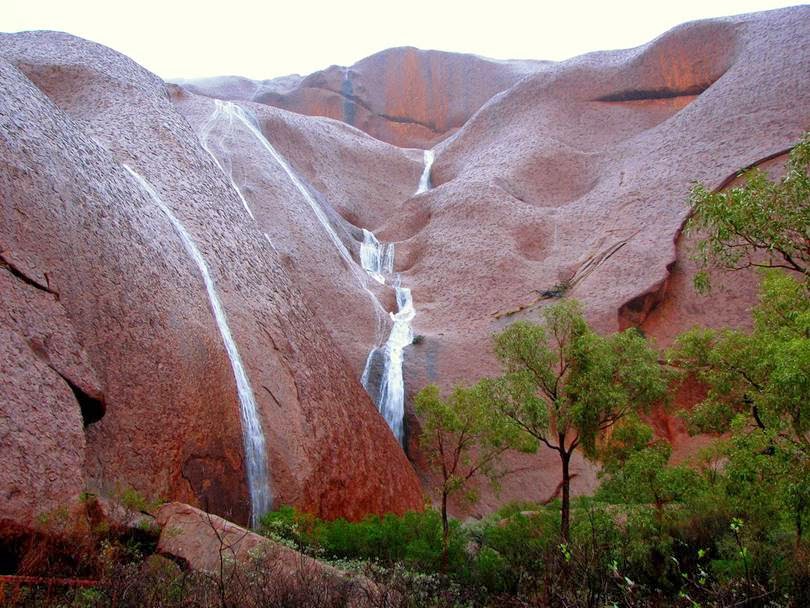 Uluru Waterfalls: Ayers Rock Fall