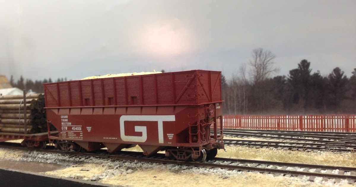 Algonquin Railway: GTW Woodchip Hopper and Southern Flat