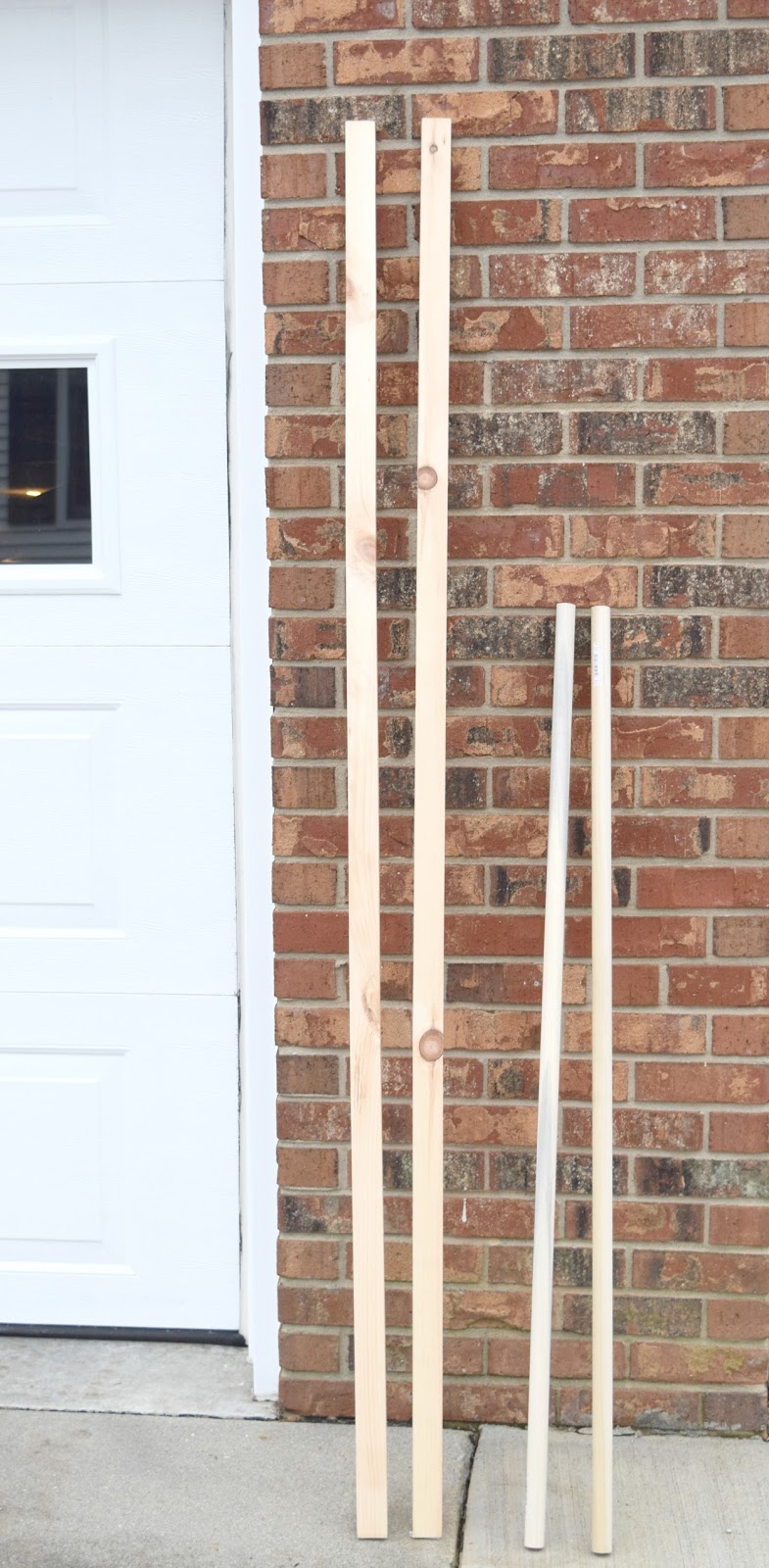 Delightfully Chic: DIY Ladder for Under $20