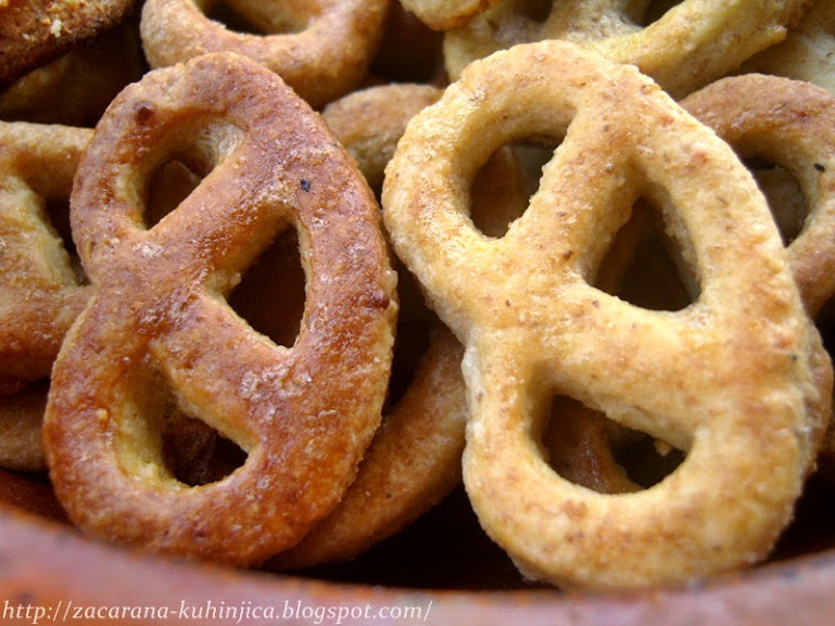 Začarana kuhinjica: Perece sa sirom i kikirikijem