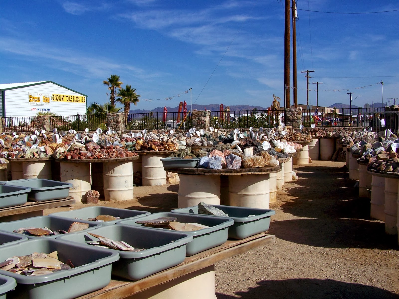 Desert Hues Designs: Rock Hunting in Quartzsite Arizona! (Part 1 of 2)