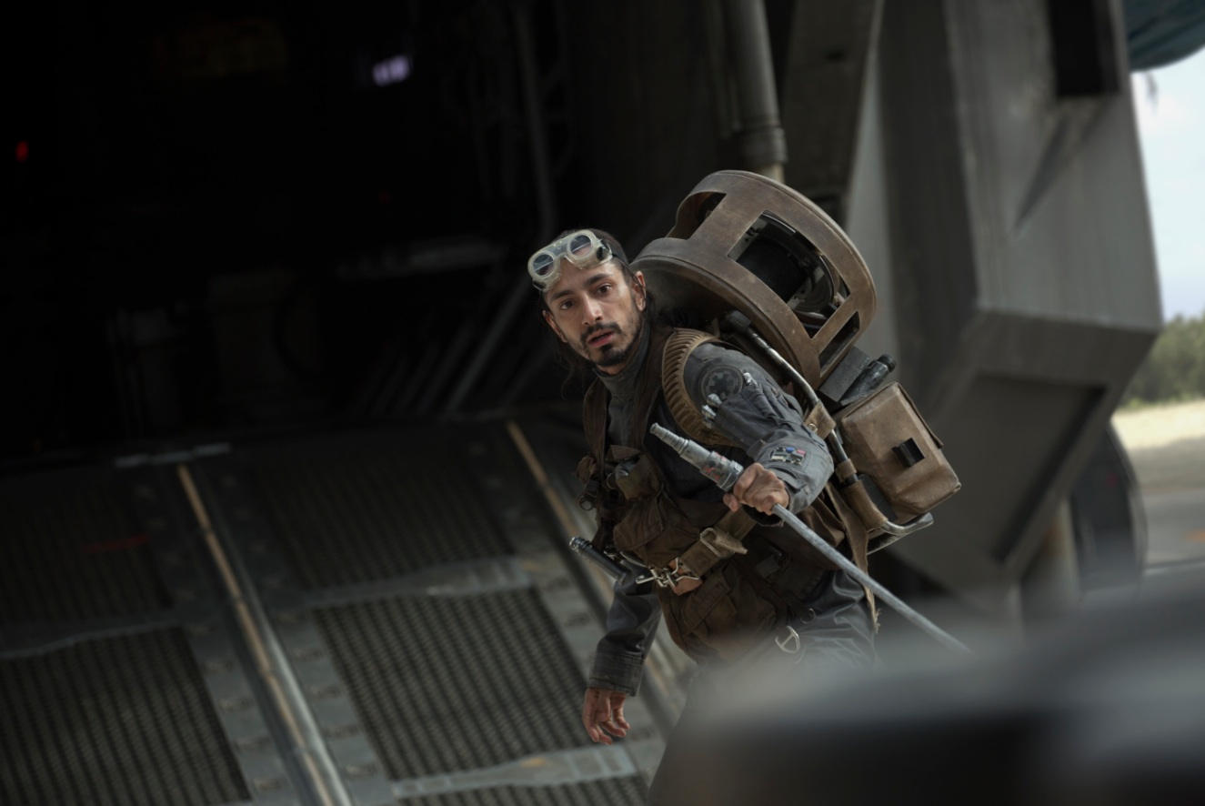 STAR WARS AFICIONADO WEBSITE: ROGUE ONE: "THE PILOT' FIGHTS BACK!