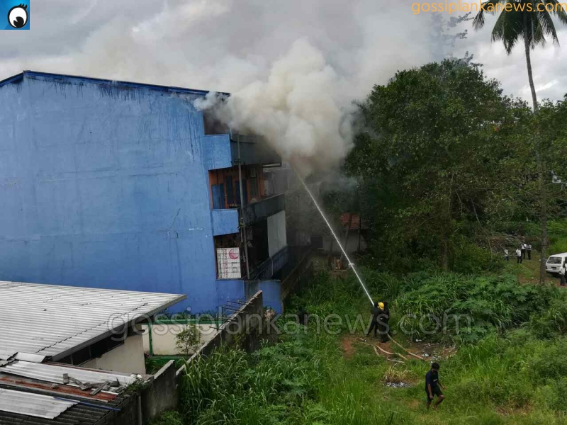 හෝමාගම ඊසොෆ්ට් එක ගිනි අරන්