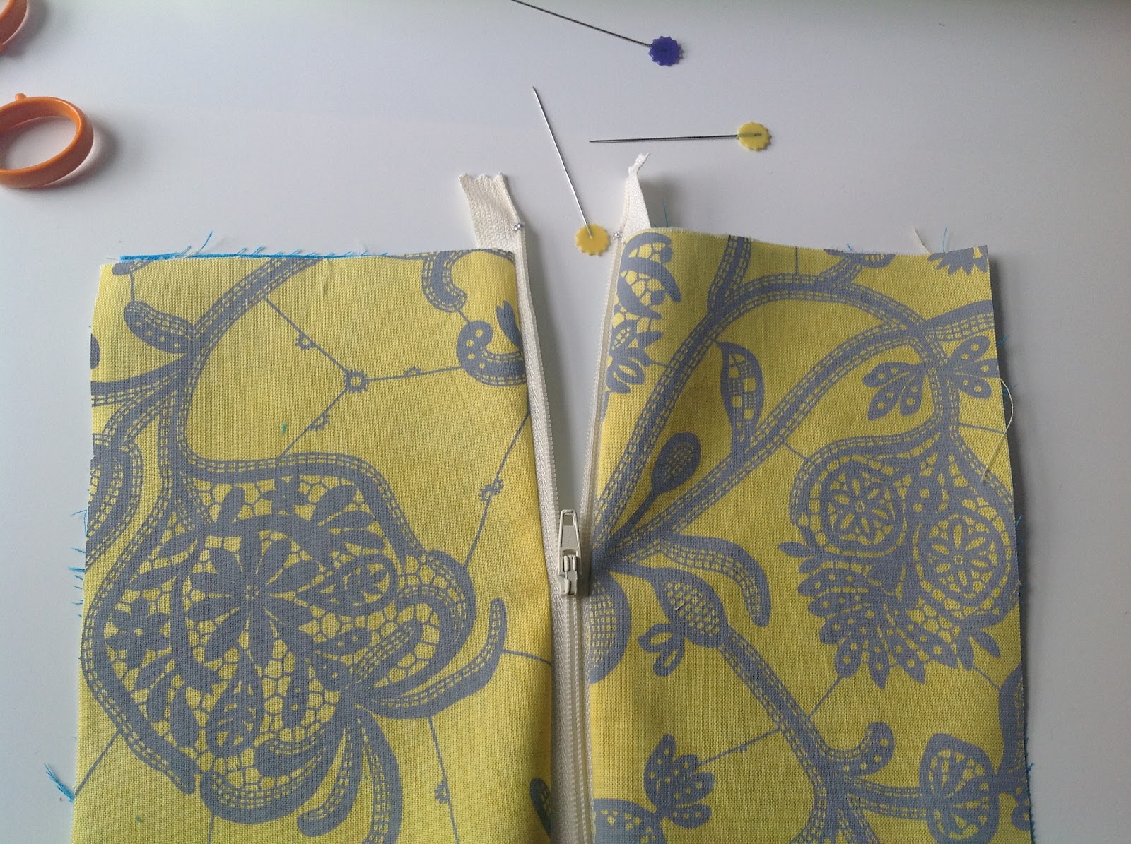 elevenses with Mrs L: How to sew a Zip Tutorial