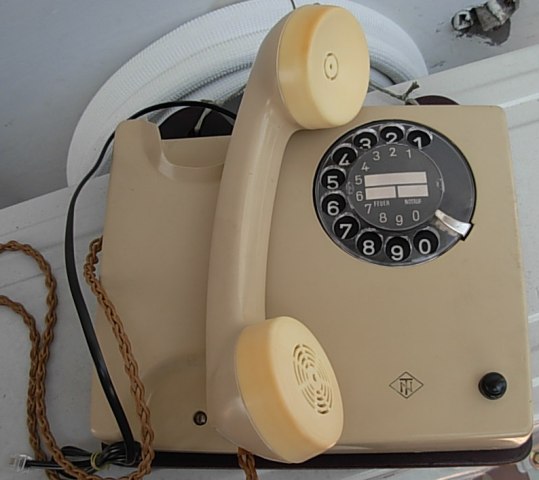 TEMUAN GALERI: Telepon Dinding - ( terjual )