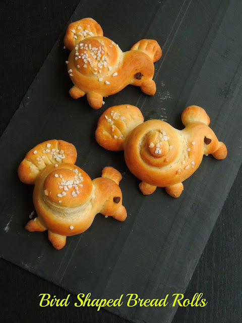 Priya's Versatile Recipes: Eggless Bird Shaped Bread Rolls