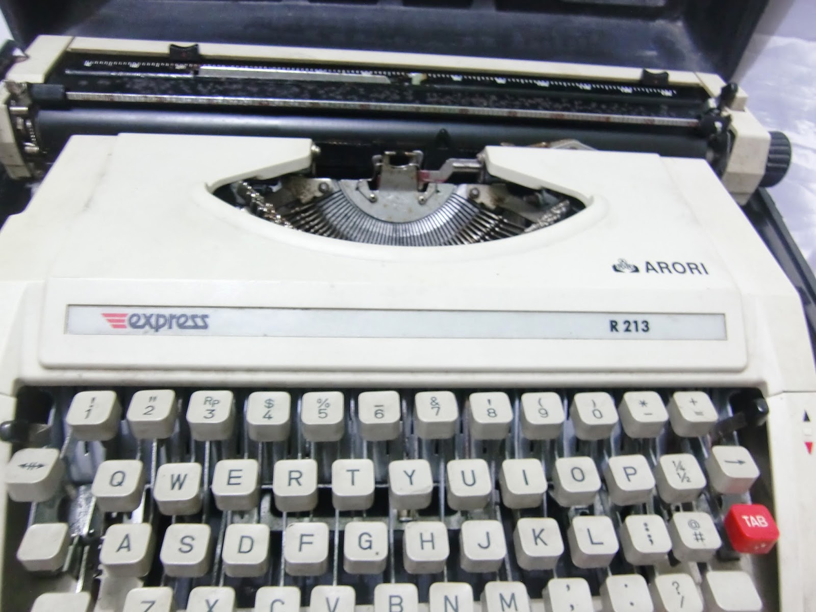 CILEGON ANTIK: Mesin Tik Manual Merek express ARORI - Model: R 213