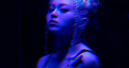 Come back de AleXa con Villain