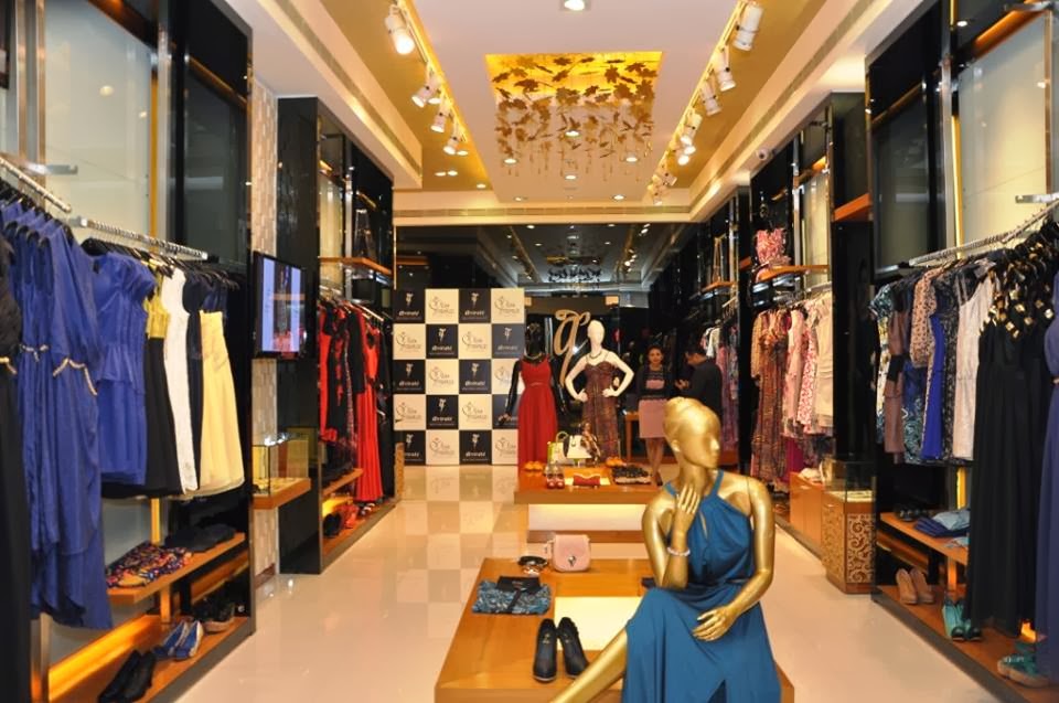 adamsapplelist : Aviraté - Miss France collection launched at UB City.