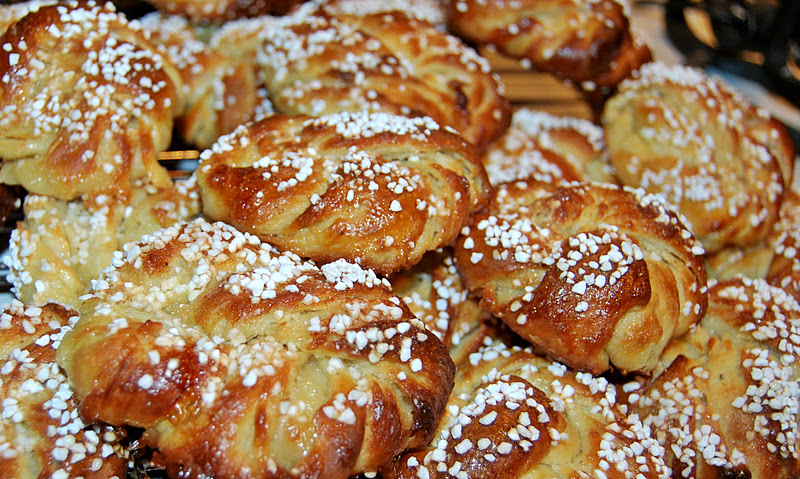Mor-Mia´s: Kardemummabullar med vaniljfyllning