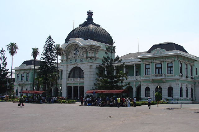 Estação de Caminhos de Ferro, actual Maputo - edifício exterior
