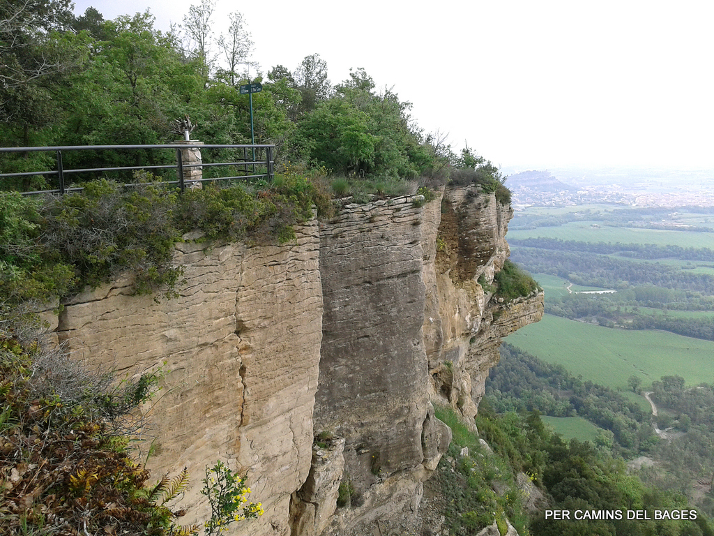 PER CAMINS DEL BAGES: EL ROC GROS O DE LA GUARDIA
