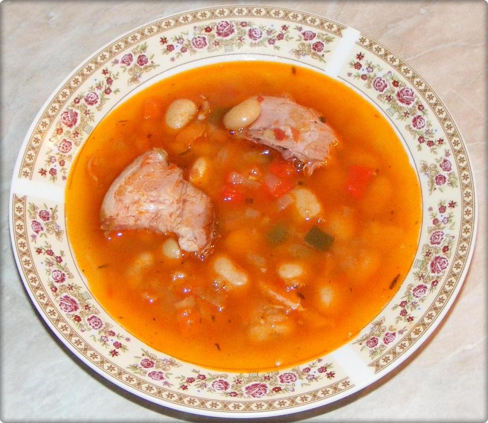 Fasole cu ciolan Retete mancare de fasole cu ciolan afumat ...