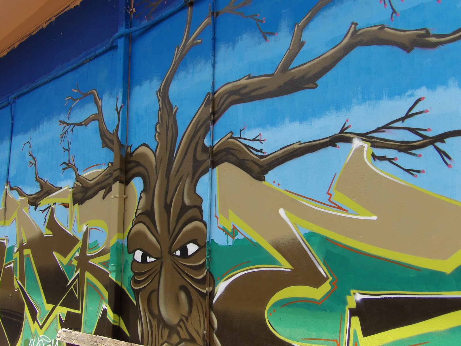 επι-δεξιος (ψάλτης): Graffiti στο δρόμο των εκπλήξεων της Μεσσήνης!!!