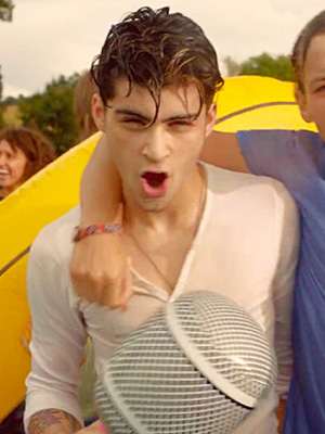 Hi,Wanna read something?