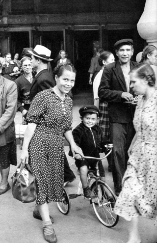 The History Notes: Post-war society: Social life in 1950's