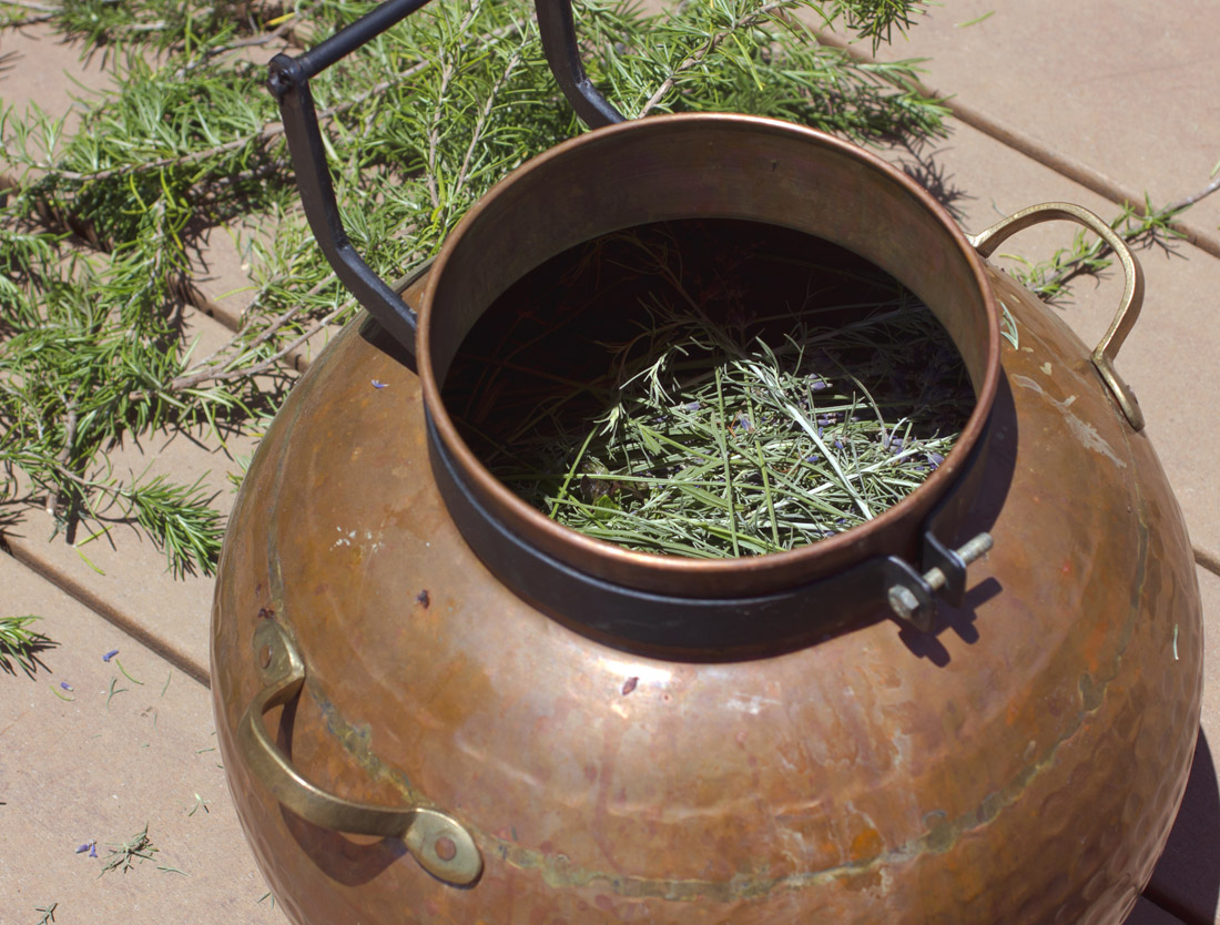 Illuminated Perfume: Spiritus