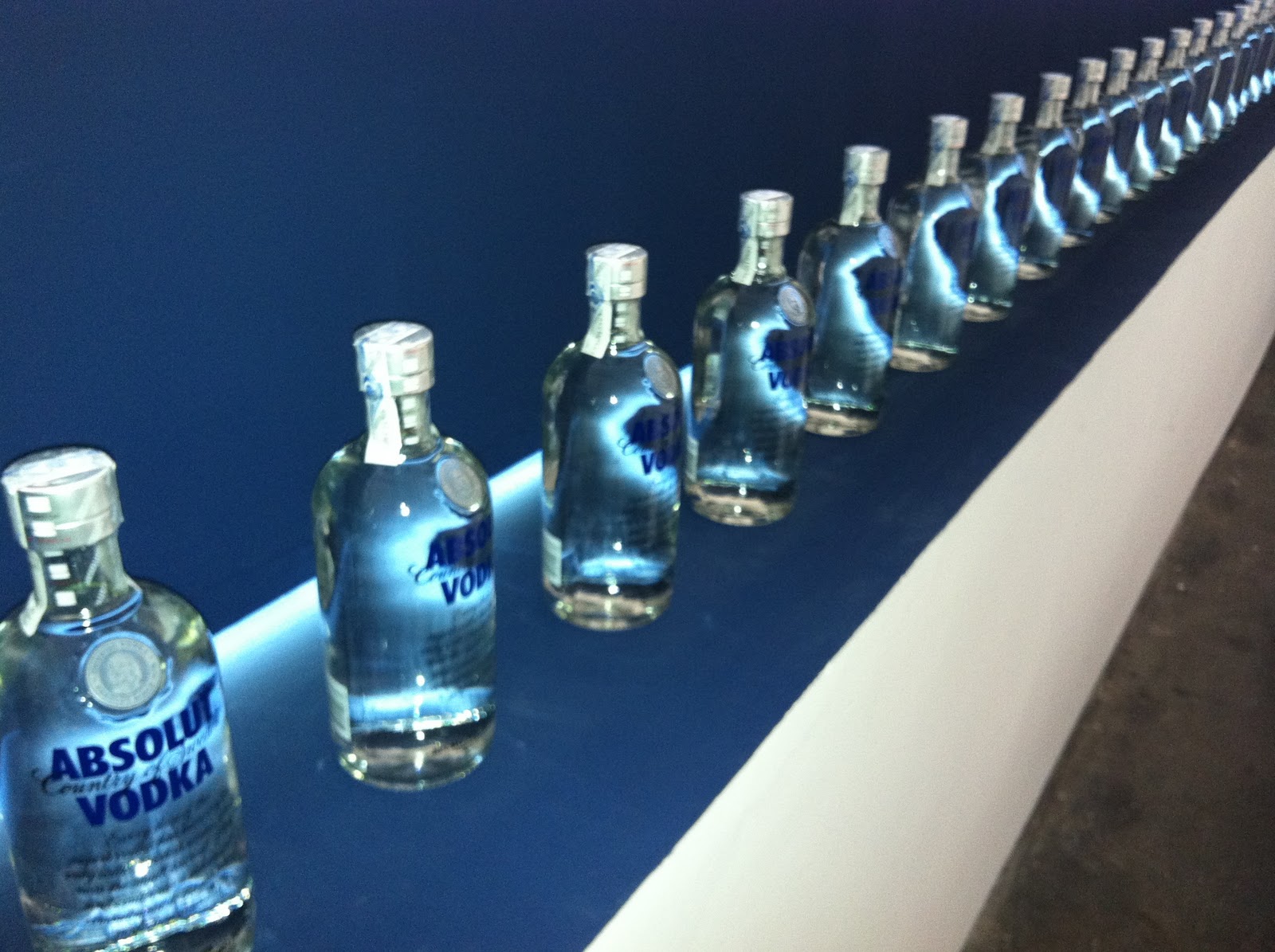 Seis Meses Antes: Absolut Art Collection: cuando una botella de vodka ...