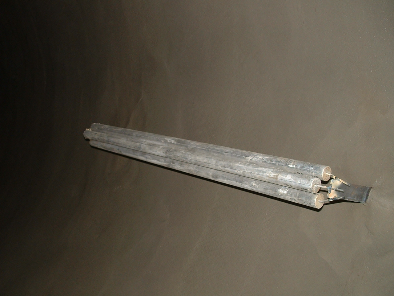 Hot Water Storage Tank: Now These Are Anodes!