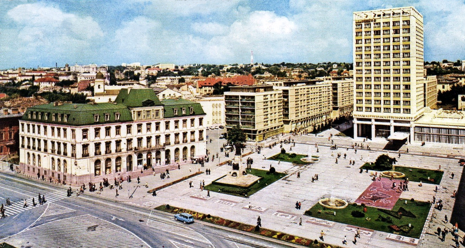 Turist în Orașul Iași (Iassy/Jassy): Mozaicul din Piața Uniri din Iași