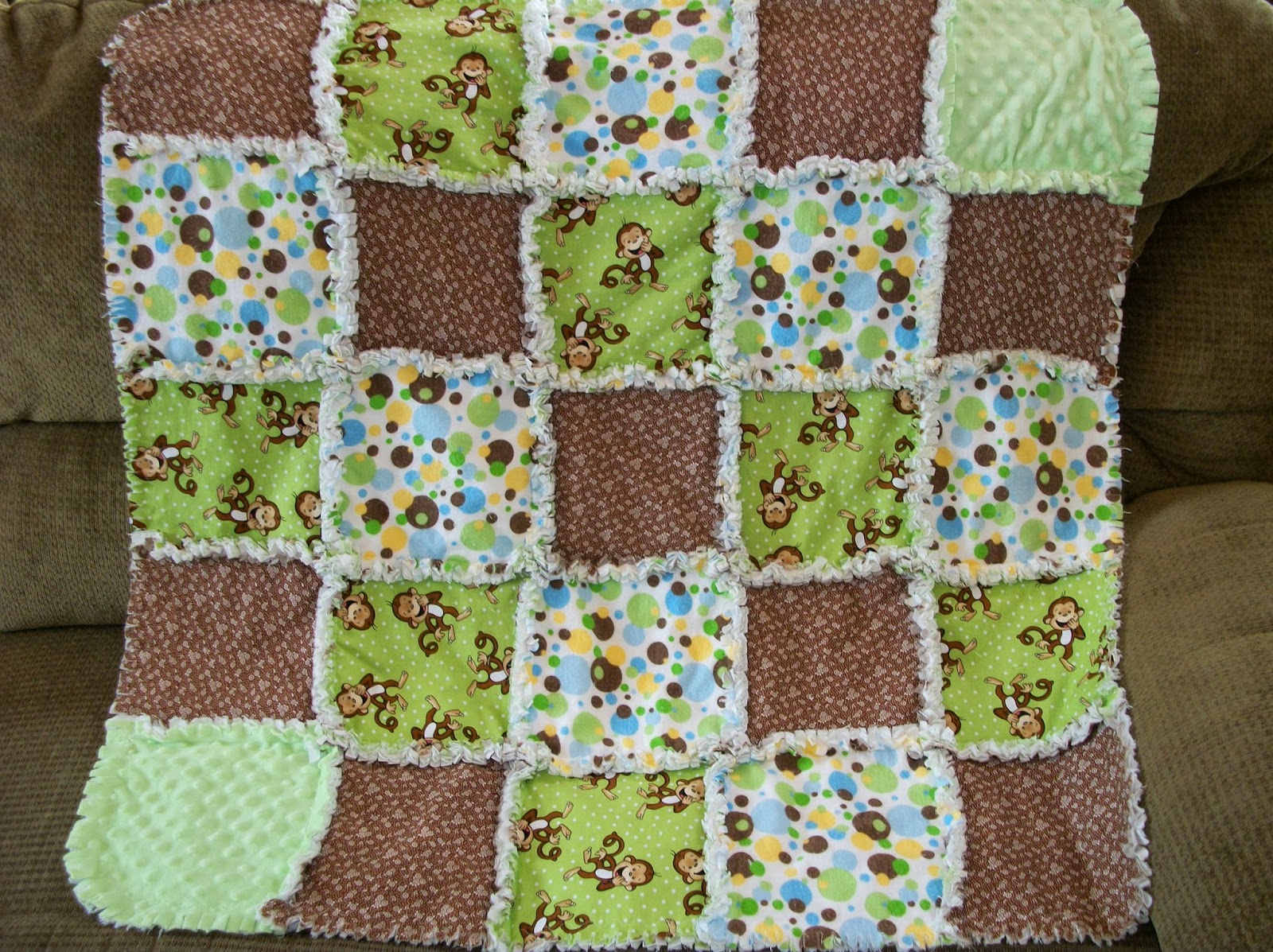 Deerecountry Quilts : Brown and green Monkey rag quilt