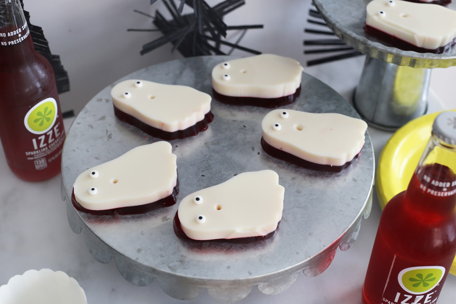 Cherry & Vanilla Boo-zy Ghosts! / Hey, EEP!