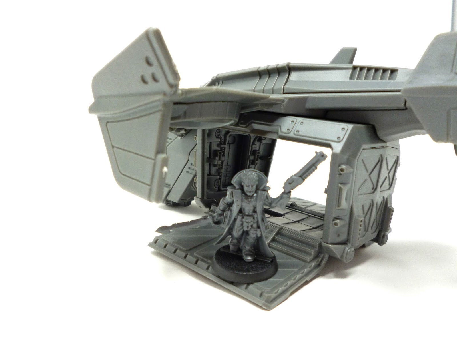 Opening the Mantic Games Warpath GCPS Mule and Hornet Dropship - Faeit 212