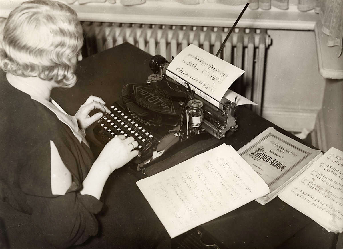More little-known typewriters (M-O)/ /THE TYPEWRITER REVOLUTION